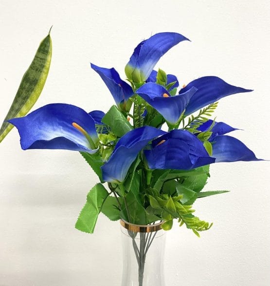 Ramo de calas x12 c/follaje palma plast – ABC